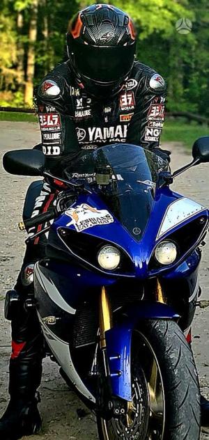 Blue Yamaha R1 2011 in Mazeikiai, with an engine capacity of 1.00 L and mileage of 36 thousand km for 7500 €, photo  on AUTOMOTO.COM.LV