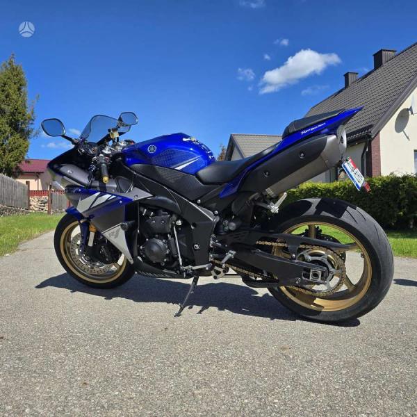 Blue Yamaha R1 2011 in Mazeikiai, with an engine capacity of 1.00 L and mileage of 36 thousand km for 7500 €, photo 2 on AUTOMOTO.COM.LV