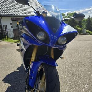 Blue Yamaha R1 2011 in Mazeikiai, with an engine capacity of 1.00 L and mileage of 36 thousand km for 7500 €, photo 4 on AUTOMOTO.COM.LV