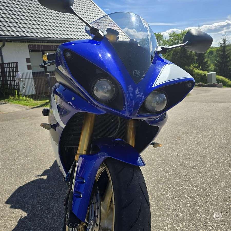 Blue Yamaha R1 2011 in Mazeikiai, with an engine capacity of 1.00 L and mileage of 36 thousand km for 7500 €, photo 4 on AUTOMOTO.COM.LV