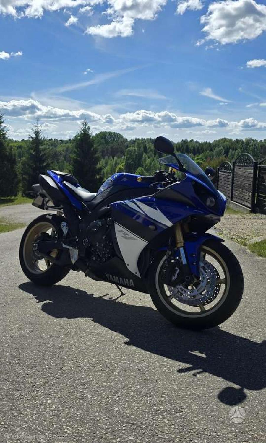 Blue Yamaha R1 2011 in Mazeikiai, with an engine capacity of 1.00 L and mileage of 36 thousand km for 7500 €, photo 5 on AUTOMOTO.COM.LV
