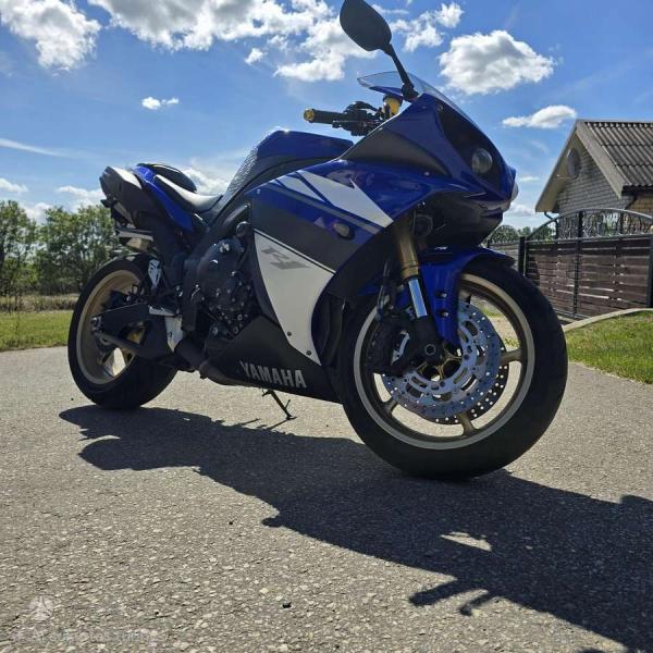 Blue Yamaha R1 2011 in Mazeikiai, with an engine capacity of 1.00 L and mileage of 36 thousand km for 7500 €, photo 6 on AUTOMOTO.COM.LV