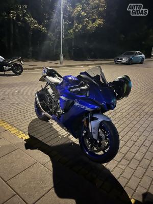 Blue Yamaha R1 2016 in Vilnius, with an engine capacity of 1.00 L and mileage of 29 thousand km for 12000 €, photo  on AUTOMOTO.COM.LV