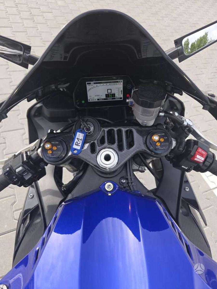 Синий Ямаха R1 2016 в Вильнюс, объемом двигателя 1.00 л и пробегом 31 тыс. км за 10300 €, фото 6 на AUTOMOTO.COM.LV