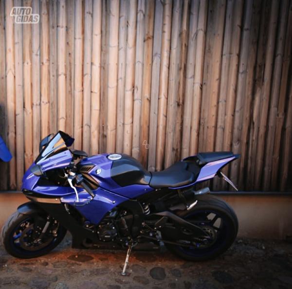Zils Yamaha R1 2023 Viļņa, ar dzinēja tilpumu 1.00 L un nobraukumu 15 tūkst. km par 12500 €, foto 3 vietnē AUTOMOTO.COM.LV