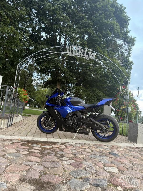Zils Yamaha R1 2023 Viļņa, ar dzinēja tilpumu 1.00 L un nobraukumu 15 tūkst. km par 12000 €, foto 5 vietnē AUTOMOTO.COM.LV