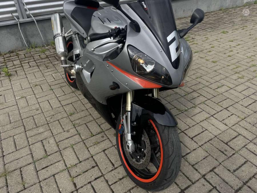 Серый Ямаха R1 2000 в Вильнюс, объемом двигателя 1.00 л и пробегом 33 тыс. км за 2890 €, фото 7 на AUTOMOTO.COM.LV