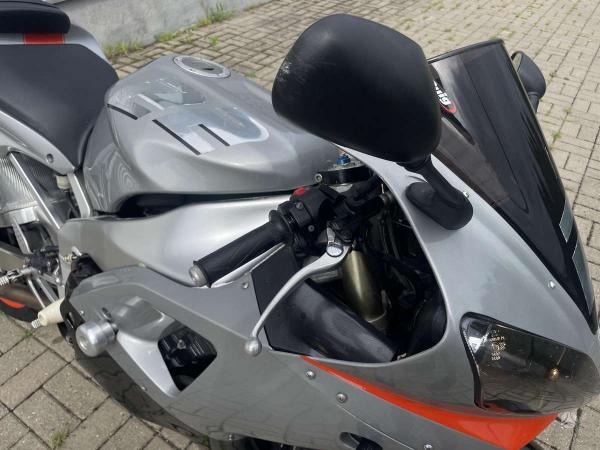 Grey Yamaha R1 2000 in Vilnius, with an engine capacity of 1.00 L and mileage of 33 thousand km for 2890 €, photo 9 on AUTOMOTO.COM.LV