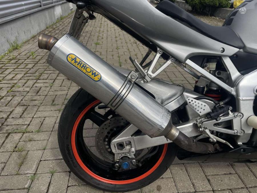 Серый Ямаха R1 2000 в Вильнюс, объемом двигателя 1.00 л и пробегом 33 тыс. км за 2890 €, фото 11 на AUTOMOTO.COM.LV