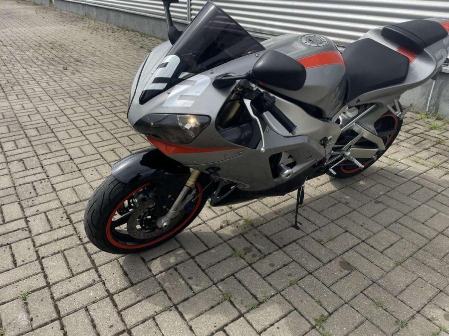 Серый Ямаха R1 2000 в Вильнюс, объемом двигателя 1.00 л и пробегом 33 тыс. км за 2890 €, фото 18 на AUTOMOTO.COM.LV