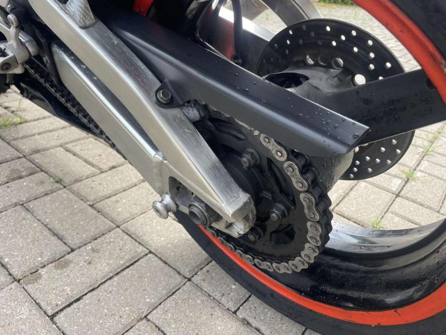Серый Ямаха R1 2000 в Вильнюс, объемом двигателя 1.00 л и пробегом 33 тыс. км за 2890 €, фото 23 на AUTOMOTO.COM.LV