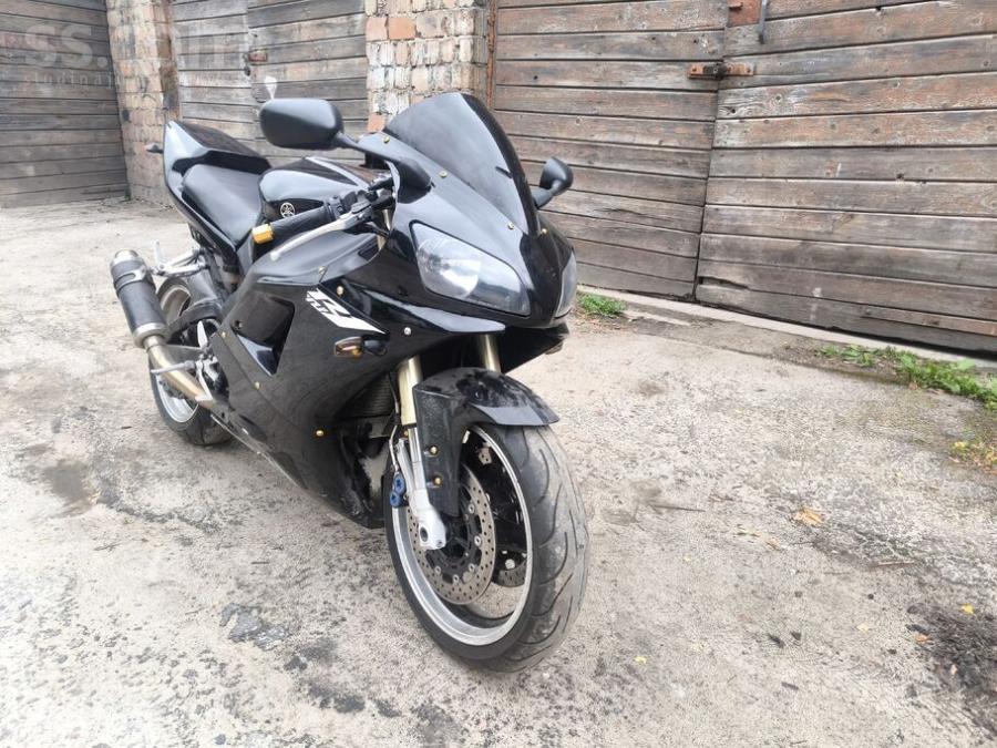 Yamaha R1 1999 in Limbazi, with an engine capacity of 1.00 L and mileage of 0 thousand km for 1400 €, photo 3 on AUTOMOTO.COM.LV