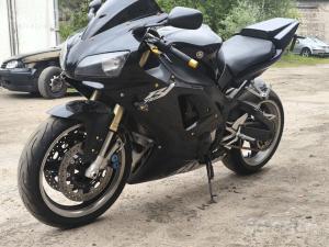 Yamaha R1 1999 in Limbazi, with an engine capacity of 1.00 L and mileage of 0 thousand km for 1400 €, photo 5 on AUTOMOTO.COM.LV