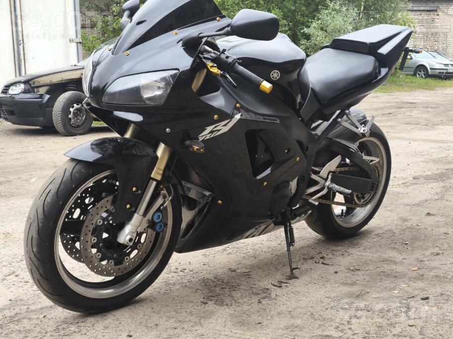 Yamaha R1 1999 in Limbazi, with an engine capacity of 1.00 L and mileage of 0 thousand km for 1400 €, photo 5 on AUTOMOTO.COM.LV