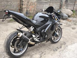 Yamaha R1 1999 in Limbazi, with an engine capacity of 1.00 L and mileage of 0 thousand km for 1400 €, photo 6 on AUTOMOTO.COM.LV