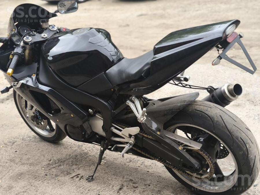 Yamaha R1 1999 in Limbazi, with an engine capacity of 1.00 L and mileage of 0 thousand km for 1400 €, photo 9 on AUTOMOTO.COM.LV