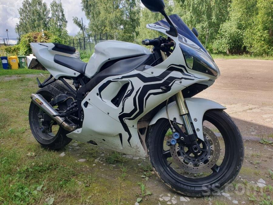 Ямаха R1 1999 в Елгава, объемом двигателя 1.00 л и пробегом 0 тыс. км за 2000 €, фото 3 на AUTOMOTO.COM.LV