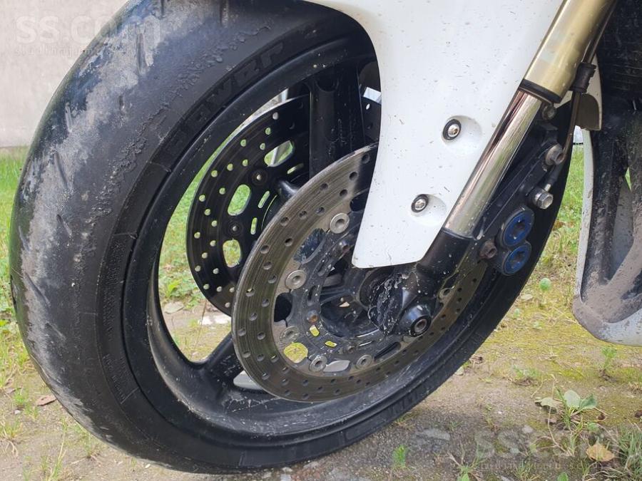 Ямаха R1 1999 в Елгава, объемом двигателя 1.00 л и пробегом 0 тыс. км за 2000 €, фото 5 на AUTOMOTO.COM.LV