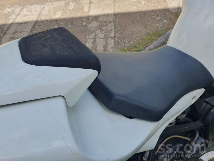 Ямаха R1 1999 в Елгава, объемом двигателя 1.00 л и пробегом 0 тыс. км за 2000 €, фото 10 на AUTOMOTO.COM.LV