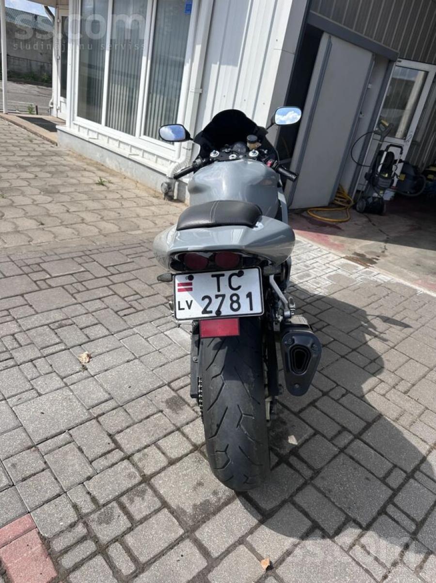 Yamaha R1 2000 Jelgava, ar dzinēja tilpumu 1.00 L un nobraukumu 0 tūkst. km par 2100 €, foto 8 vietnē AUTOMOTO.COM.LV