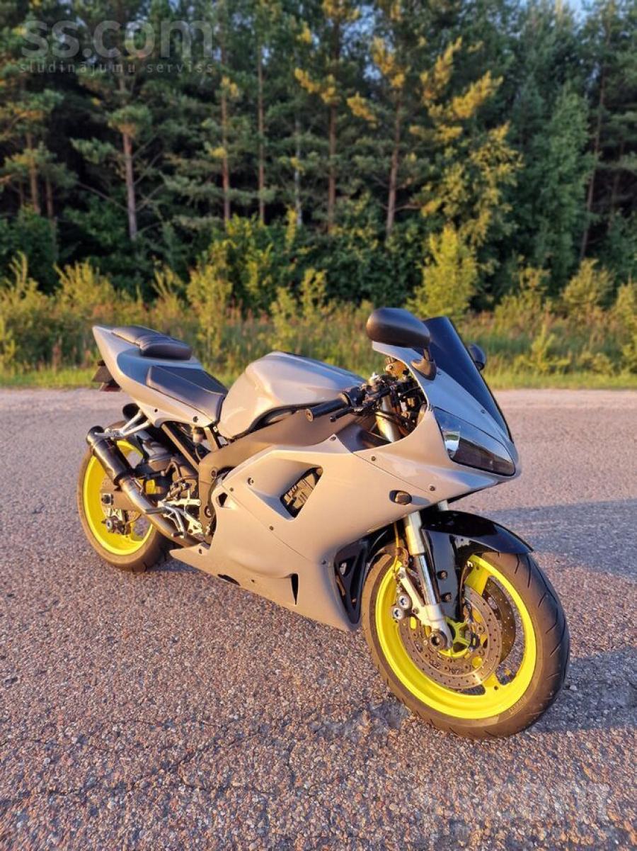 Ямаха R1 2000 в Елгава, объемом двигателя 1.00 л и пробегом 0 тыс. км за 2500 €, фото 4 на AUTOMOTO.COM.LV