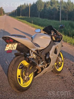 Ямаха R1 2000 в Елгава, объемом двигателя 1.00 л и пробегом 0 тыс. км за 2500 €, фото 5 на AUTOMOTO.COM.LV