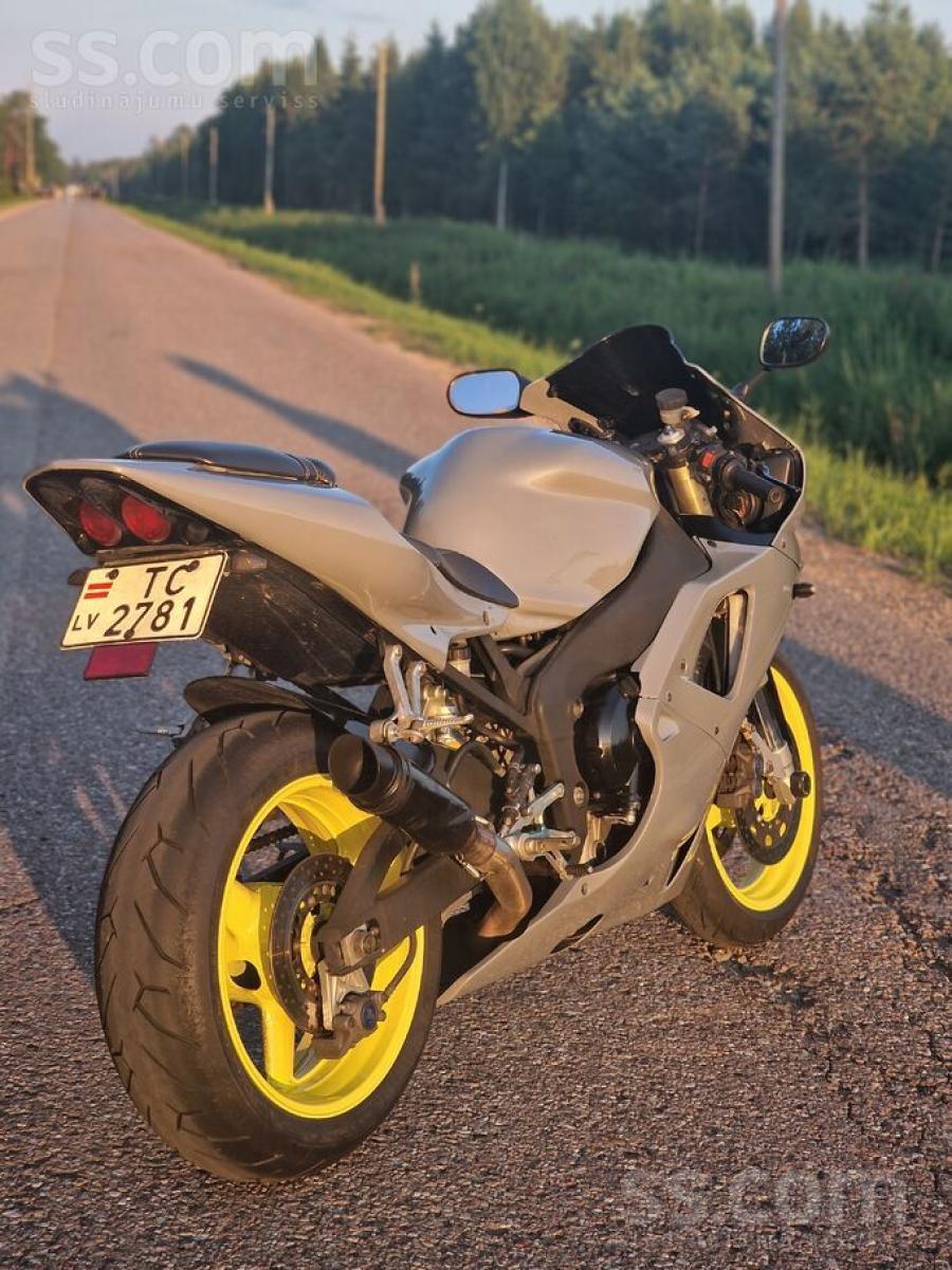 Ямаха R1 2000 в Елгава, объемом двигателя 1.00 л и пробегом 0 тыс. км за 2500 €, фото 5 на AUTOMOTO.COM.LV