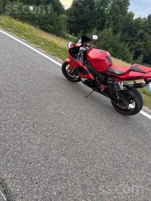 Ямаха R1 2000 в Мадона, объемом двигателя 1.00 л и пробегом 0 тыс. км за 3500 €, фото 3 на AUTOMOTO.COM.LV