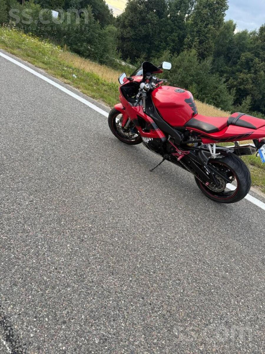 Ямаха R1 2000 в Мадона, объемом двигателя 1.00 л и пробегом 0 тыс. км за 3500 €, фото 3 на AUTOMOTO.COM.LV