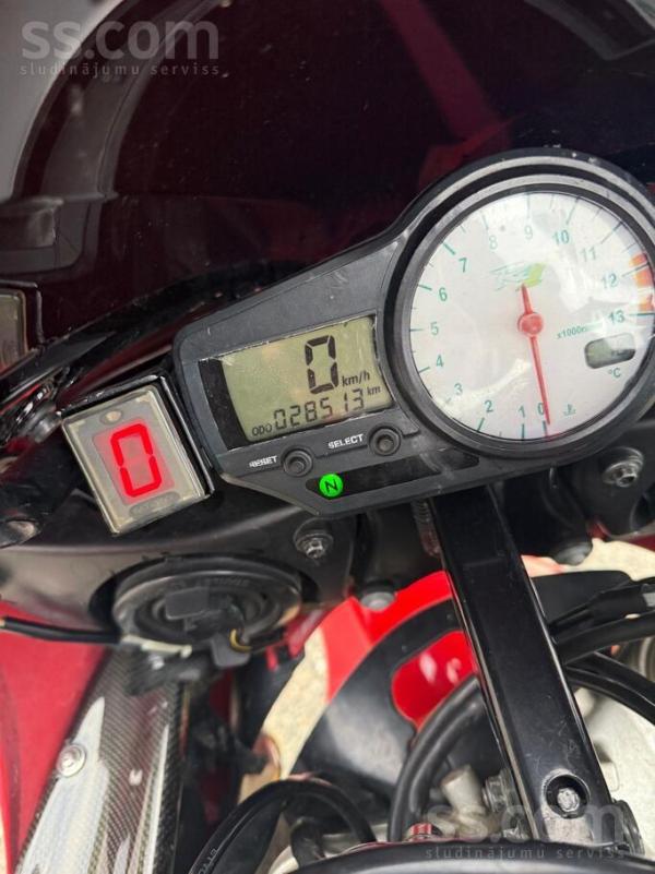 Yamaha R1 2000 in Madona, with an engine capacity of 1.00 L and mileage of 0 thousand km for 3500 €, photo 3 on AUTOMOTO.COM.LV