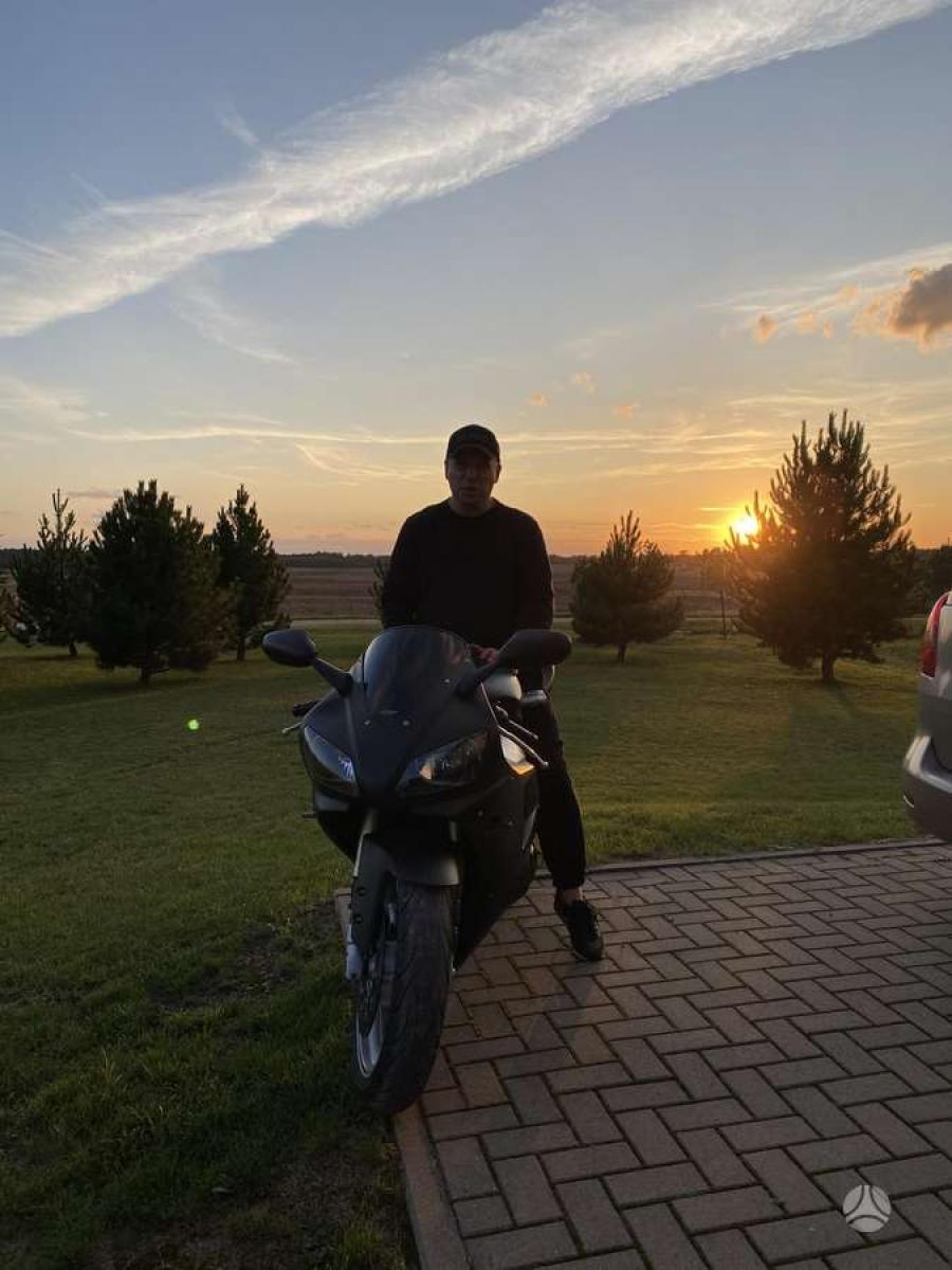 Yamaha R1 2000 in Kaunas, with an engine capacity of 1.00 L and mileage of 70 thousand km for 2100 €, photo 1 on AUTOMOTO.COM.LV