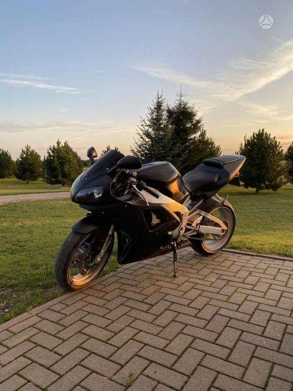 Yamaha R1 2000 in Kaunas, with an engine capacity of 1.00 L and mileage of 70 thousand km for 2100 €, photo 4 on AUTOMOTO.COM.LV