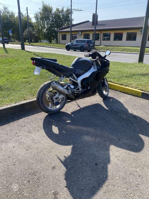 Yamaha R1 2000 in Kaunas, with an engine capacity of 1.00 L and mileage of 70 thousand km for 2100 €, photo 5 on AUTOMOTO.COM.LV