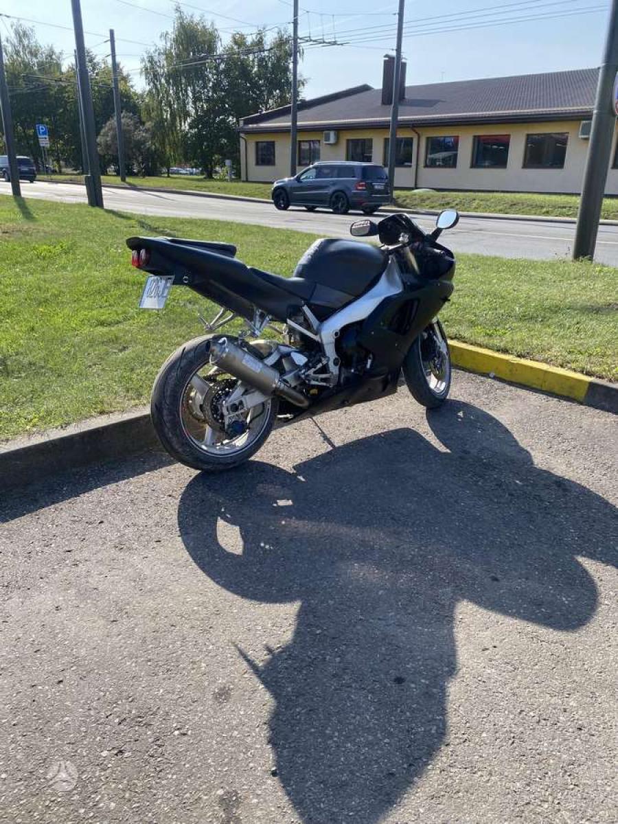 Yamaha R1 2000 in Kaunas, with an engine capacity of 1.00 L and mileage of 70 thousand km for 2100 €, photo 5 on AUTOMOTO.COM.LV