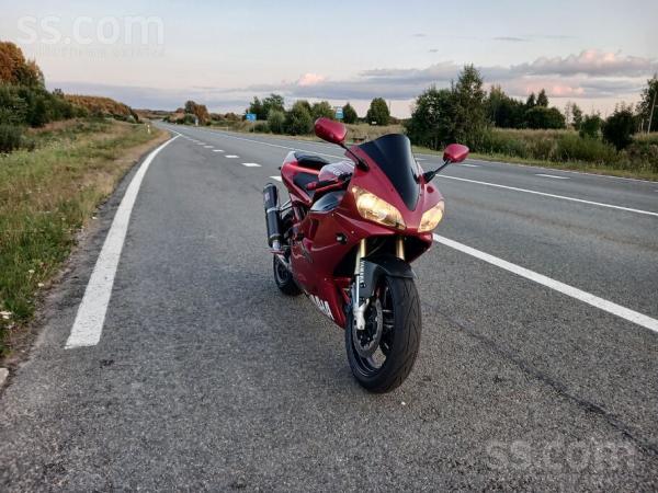 Yamaha R1 2000 Ludza, ar dzinēja tilpumu 1.00 L un nobraukumu 0 tūkst. km par 3000 €, foto 1 vietnē AUTOMOTO.COM.LV