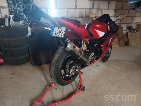 Yamaha R1 2000 Ludza, ar dzinēja tilpumu 1.00 L un nobraukumu 0 tūkst. km par 3000 €, foto 6 vietnē AUTOMOTO.COM.LV