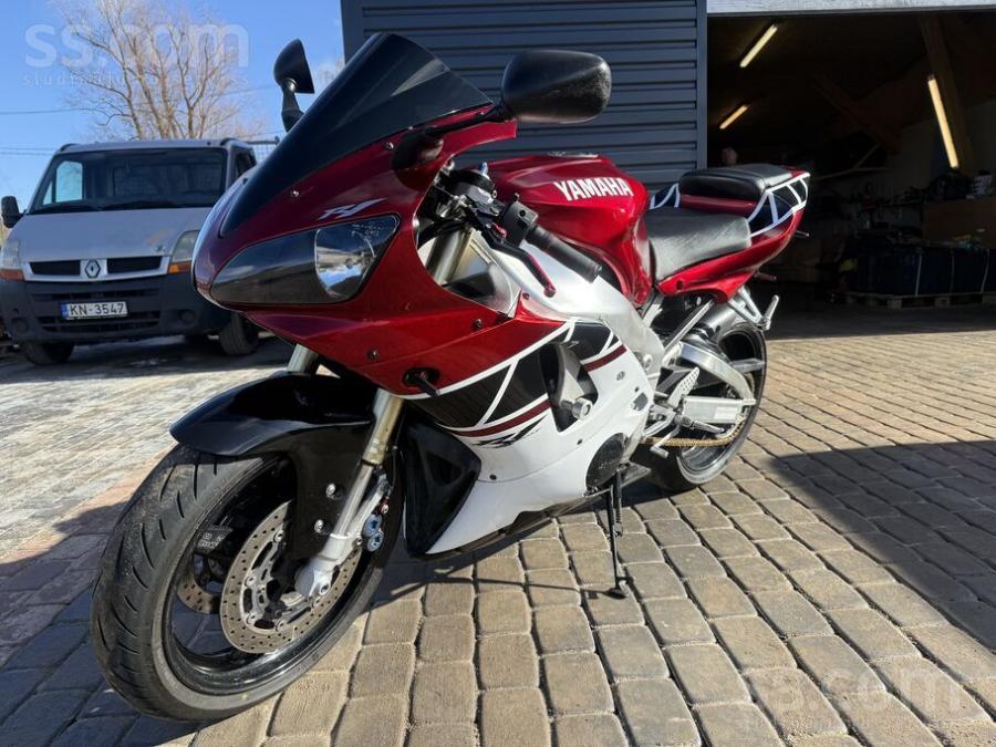 Yamaha R1 2001 in Cesis, with an engine capacity of 1.00 L and mileage of 0 thousand km for 3350 €, photo 1 on AUTOMOTO.COM.LV
