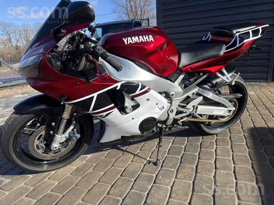 Yamaha R1 2001 in Cesis, with an engine capacity of 1.00 L and mileage of 0 thousand km for 3350 €, photo 4 on AUTOMOTO.COM.LV
