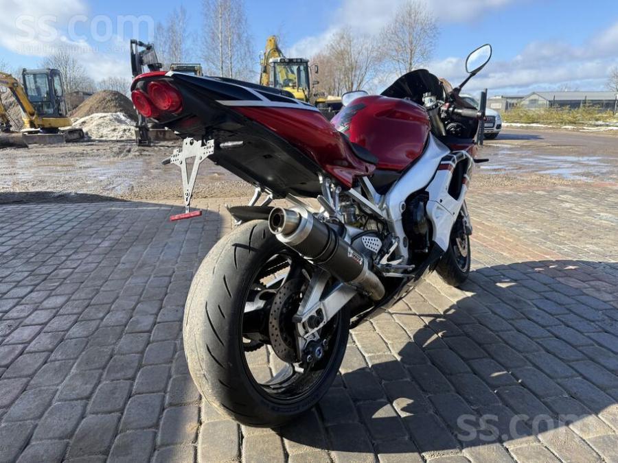 Yamaha R1 2001 in Cesis, with an engine capacity of 1.00 L and mileage of 0 thousand km for 3350 €, photo 6 on AUTOMOTO.COM.LV