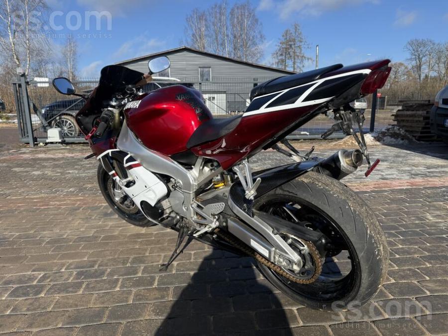 Yamaha R1 2001 in Cesis, with an engine capacity of 1.00 L and mileage of 0 thousand km for 3350 €, photo 7 on AUTOMOTO.COM.LV