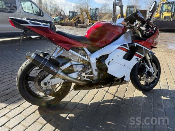 Yamaha R1 2001 in Cesis, with an engine capacity of 1.00 L and mileage of 0 thousand km for 3350 €, photo 7 on AUTOMOTO.COM.LV