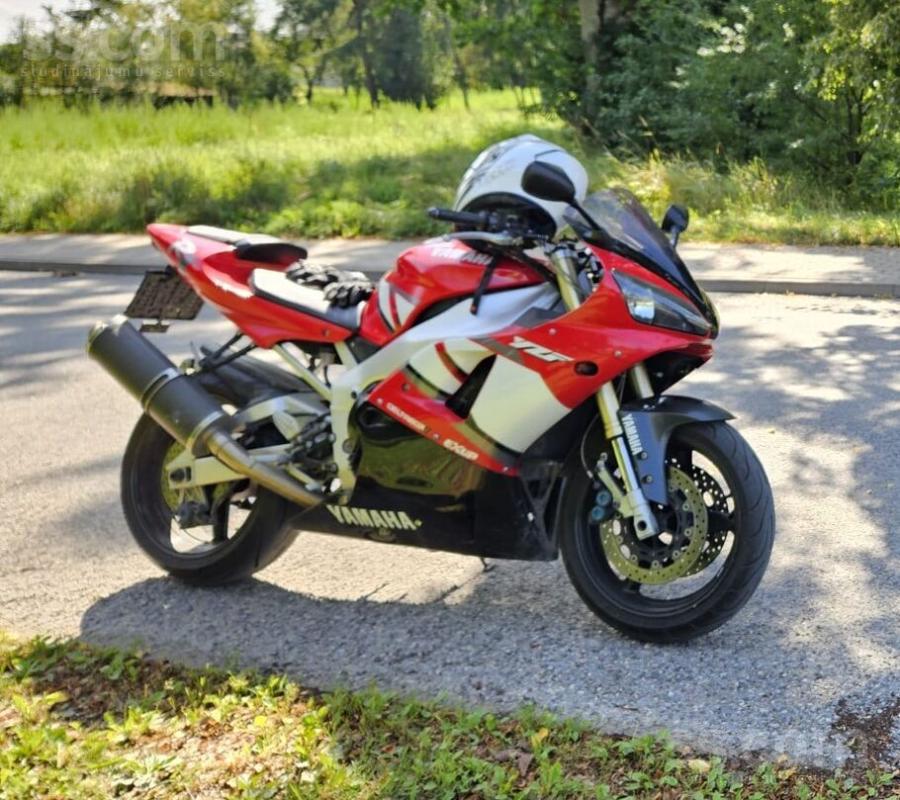 Ямаха R1 2001 в Лиепая, объемом двигателя 1.00 л и пробегом 0 тыс. км за 2850 €, фото 1 на AUTOMOTO.COM.LV