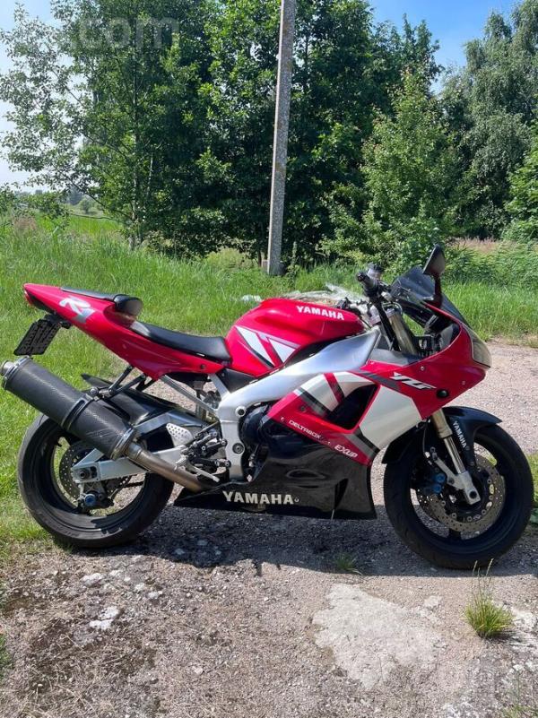Yamaha R1 2001 in Liepaja, with an engine capacity of 1.00 L and mileage of 0 thousand km for 2850 €, photo 3 on AUTOMOTO.COM.LV