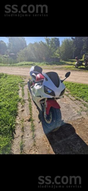 Ямаха R1 2001 в Даугавпилс, объемом двигателя 1.00 л и пробегом 0 тыс. км за 1900 €, фото  на AUTOMOTO.COM.LV