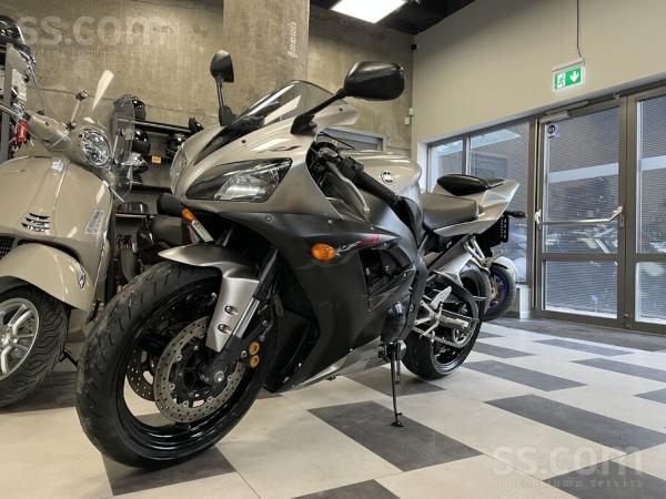 Yamaha R1 2002 in Riga, with an engine capacity of 1.00 L and mileage of 0 thousand km for 3699 €, photo 1 on AUTOMOTO.COM.LV