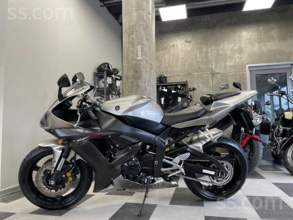 Yamaha R1 2002 in Riga, with an engine capacity of 1.00 L and mileage of 0 thousand km for 3699 €, photo 2 on AUTOMOTO.COM.LV