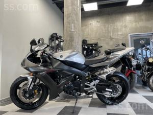 Ямаха R1 2002 в Рига, объемом двигателя 1.00 л и пробегом 0 тыс. км за 3699 €, фото 3 на AUTOMOTO.COM.LV