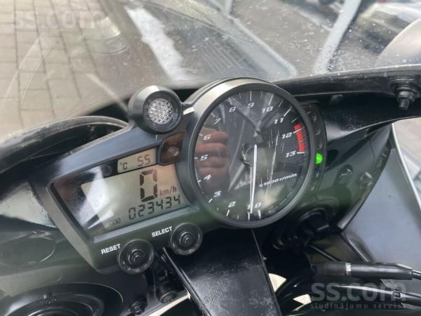 Yamaha R1 2002 in Riga, with an engine capacity of 1.00 L and mileage of 0 thousand km for 3699 €, photo 7 on AUTOMOTO.COM.LV