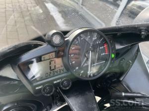 Ямаха R1 2002 в Рига, объемом двигателя 1.00 л и пробегом 0 тыс. км за 3699 €, фото 8 на AUTOMOTO.COM.LV