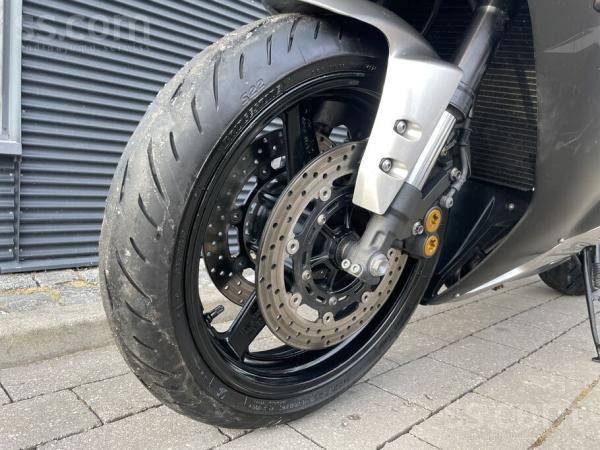 Yamaha R1 2002 in Riga, with an engine capacity of 1.00 L and mileage of 0 thousand km for 3699 €, photo 8 on AUTOMOTO.COM.LV